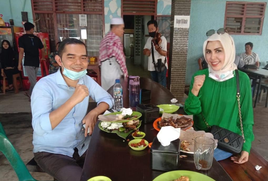 Ihwan Ritonga - Fitriani Manurung Bertemu di Rumah Makan, Ada Apa ...