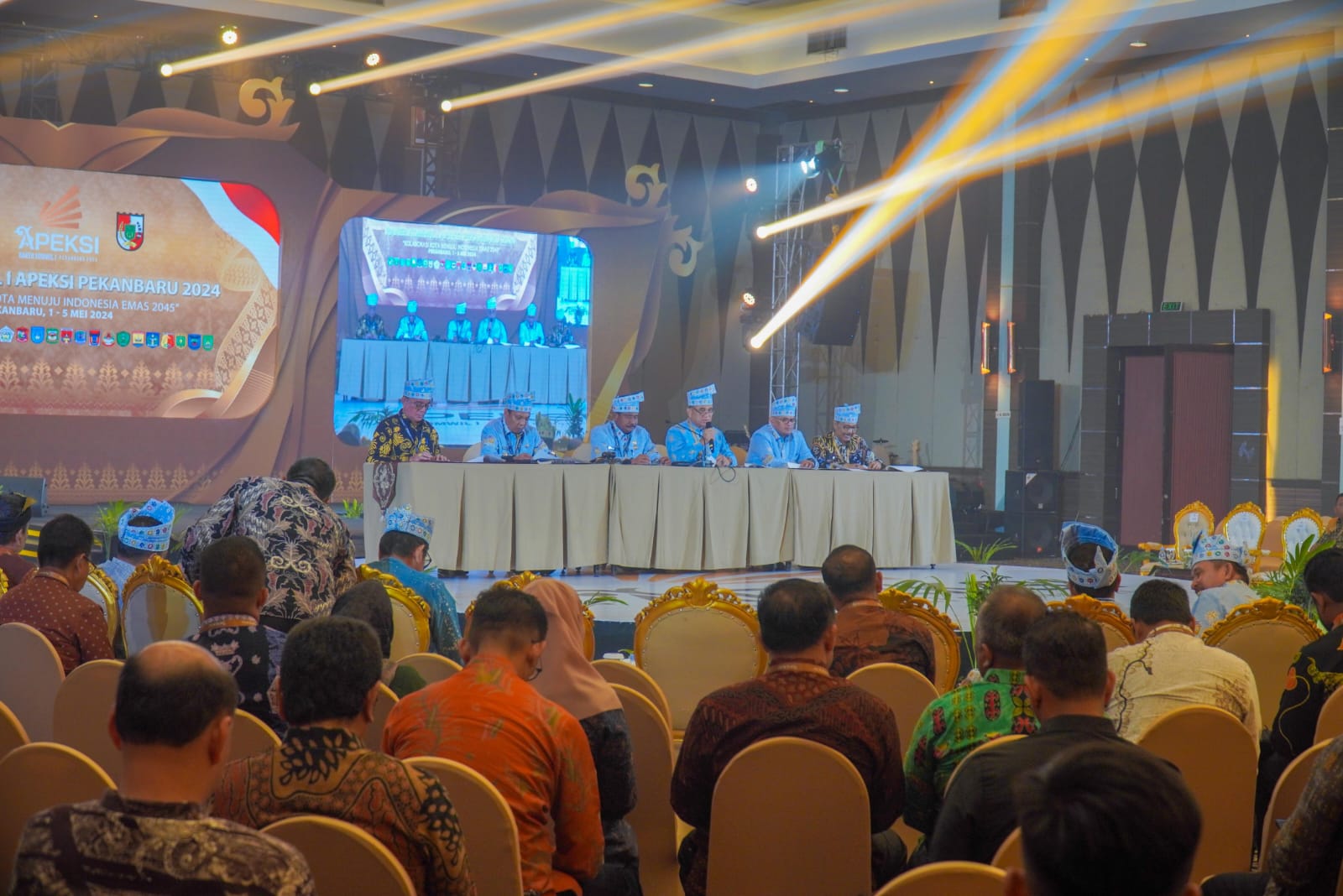 Raker Komwil I APEKSI Lahirkan 23 Rekomendasi - DATAMEDAN